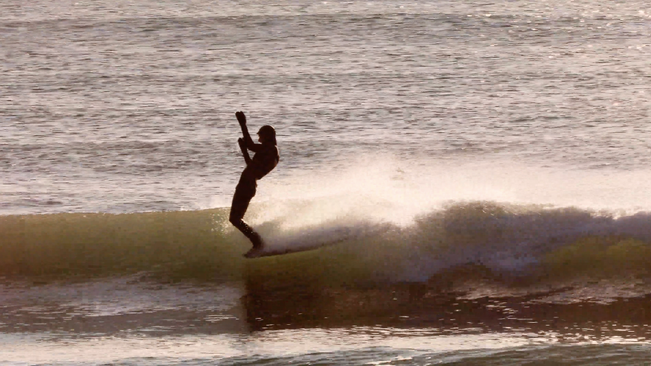 Le shaper Mikel Evans aussi à l'aise en hang ten qu'à l'atelier, Le ...