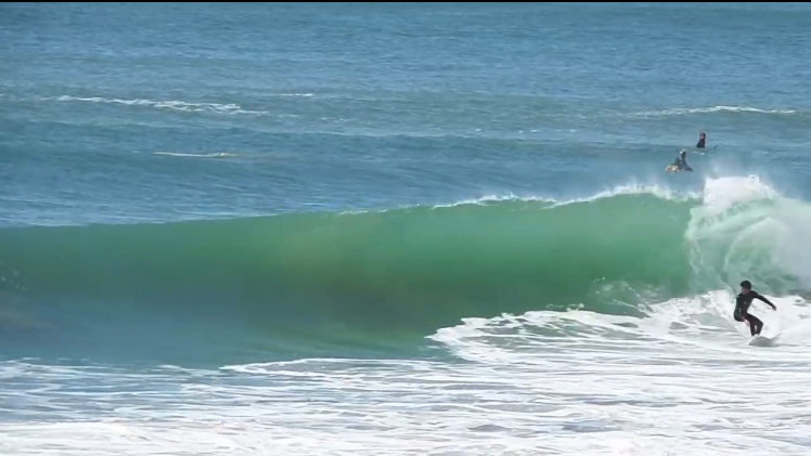 The search in Morocco, Les élites du Surf Marocain en plein Surf Trip