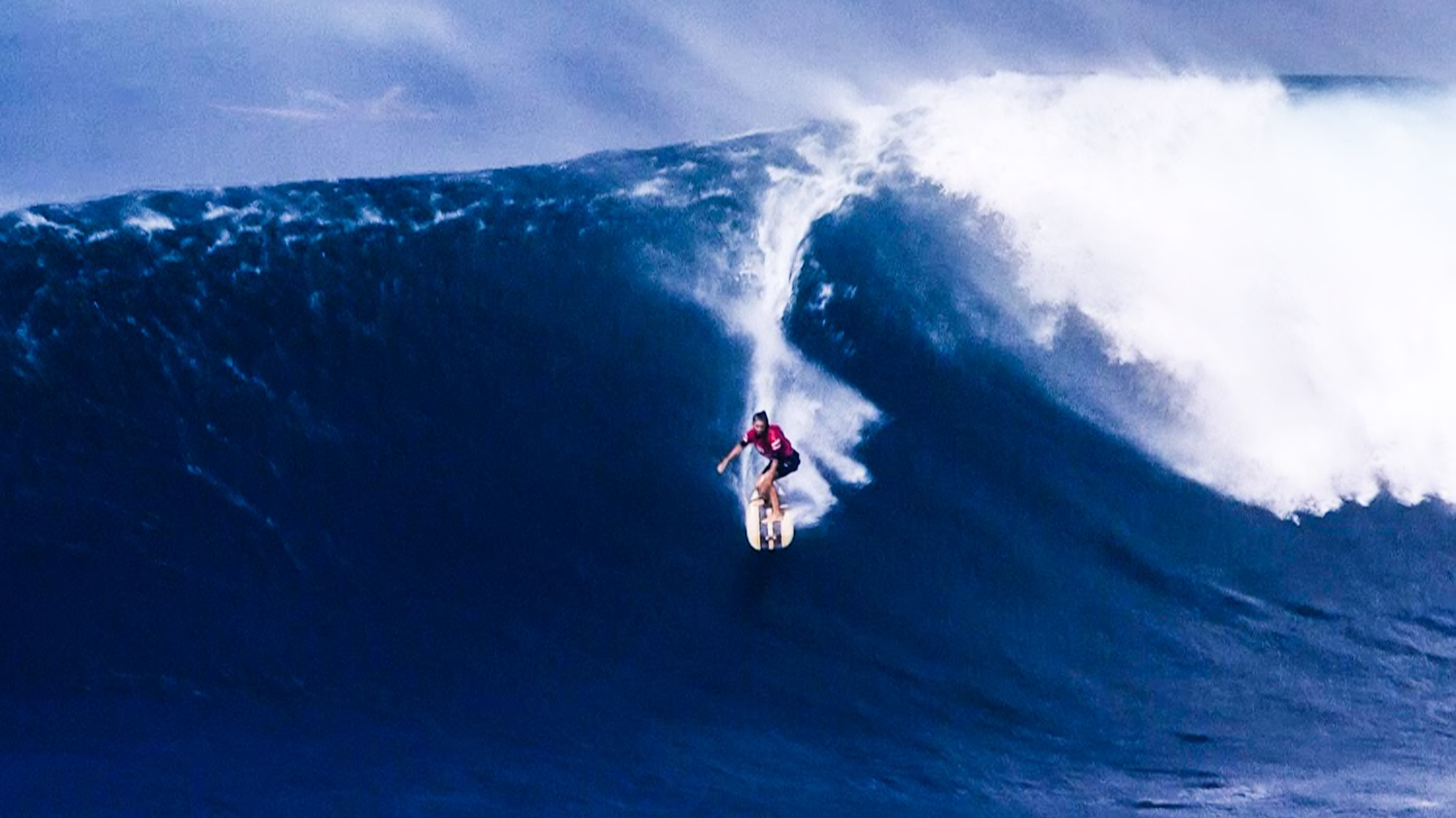 ''No Small Feat'' : deux jeunes femmes à l'assaut de Jaws, Dans les coulisses du cbdMD Jaws Big ...