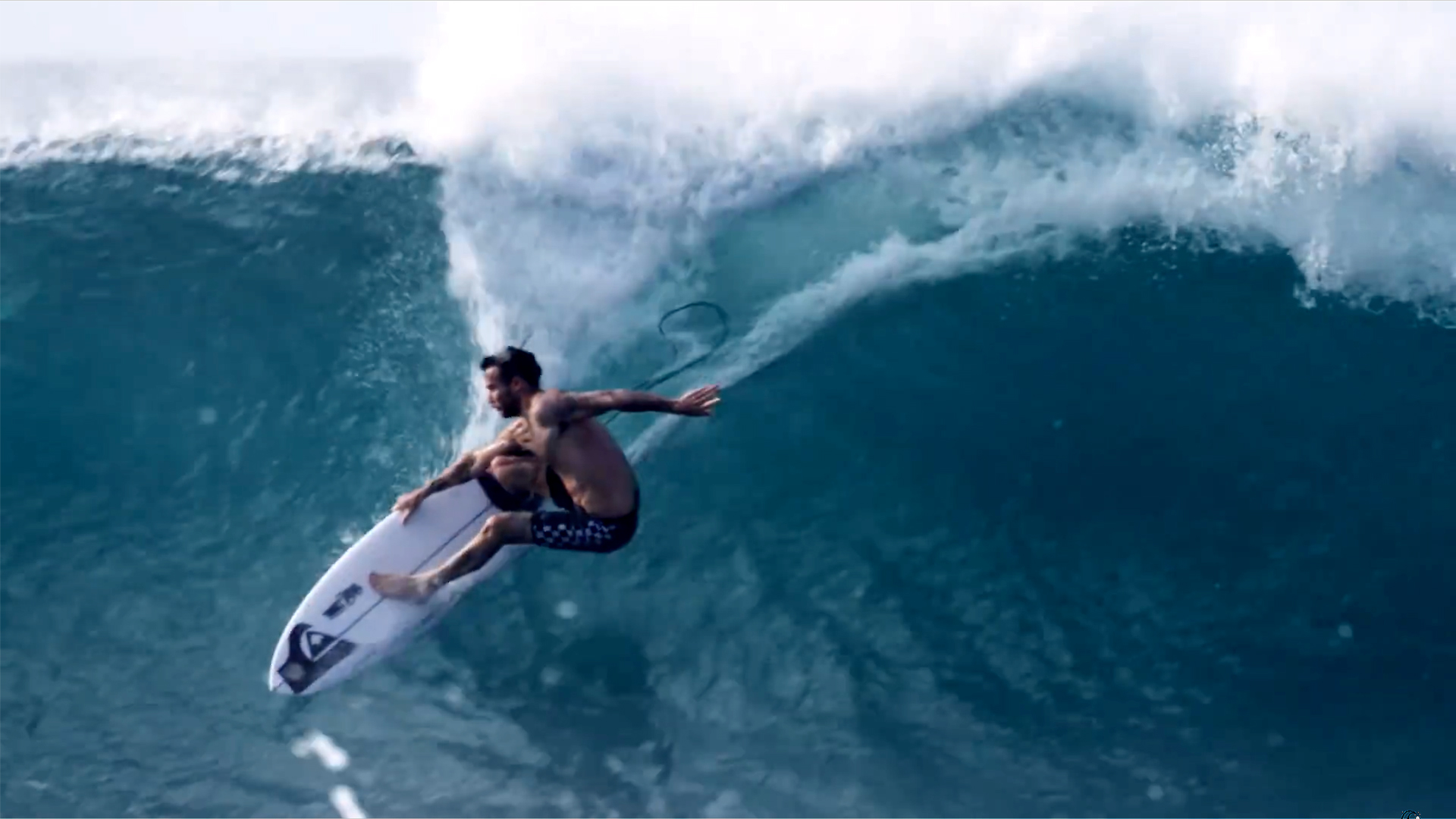 ''Rock'' : Mikey Wright rend hommage au power surfing, "Le bon surf, c ...