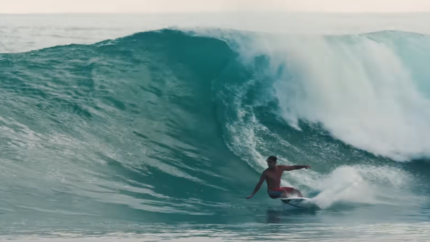Swell exceptionnel à Waikiki pour Koa Rothman, L'une des plus grosses ...